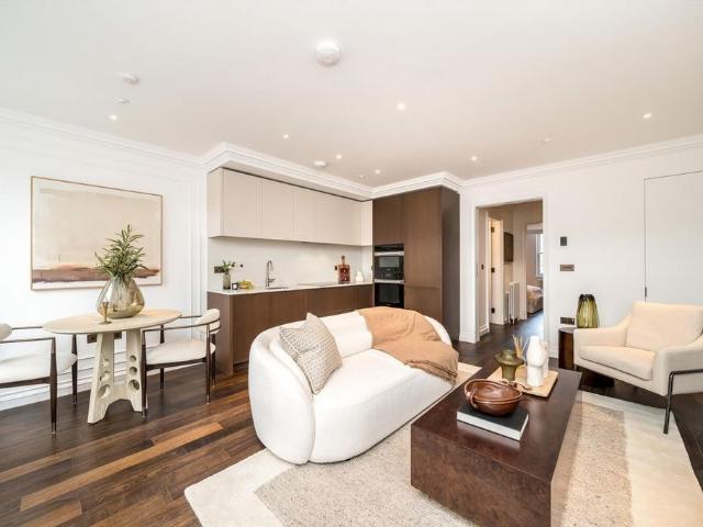 Charles Street, London W1J 1 bed flat to rent £8,580 pcm £1,980 pw