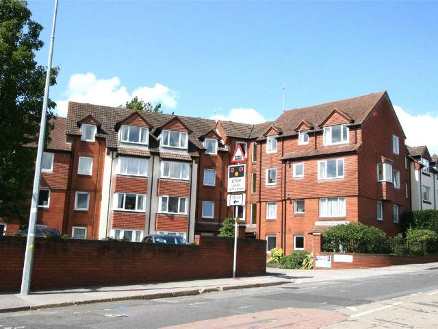 Charles Street, Petersfield, Hampshire GU32, 1 bed flat to rent, £995 pcm | PrimeLocation