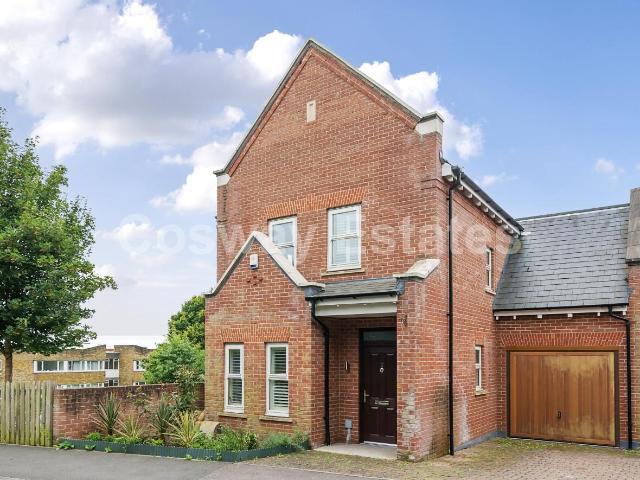 Charles Sevright Way, Mill Hill, NW7