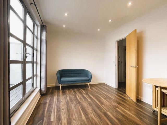 Charlesmere Gardens, London, SE28