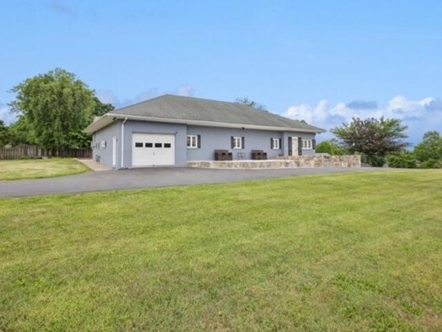 Charlestown Rd, Hampton, Home For Sale