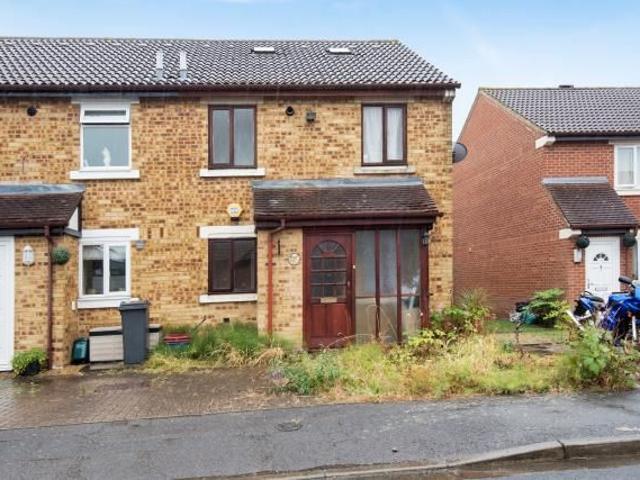 Charleston Close, Feltham TW13, 1 bed end terrace house to rent, £1,300 pcm | PrimeLocation