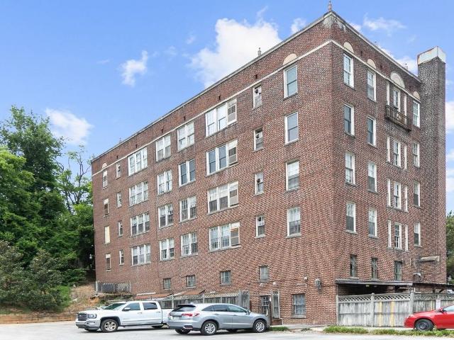 Charleston Court 1 Bedroom Apartment for Rent at 2155 11th Ct S, Birmingham, AL 35205 Five Points South