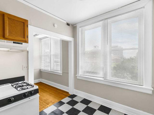 Charleston Court 1 Bedroom Apartment for Rent at 2155 11th Ct S, Birmingham, AL 35205 Five Points South