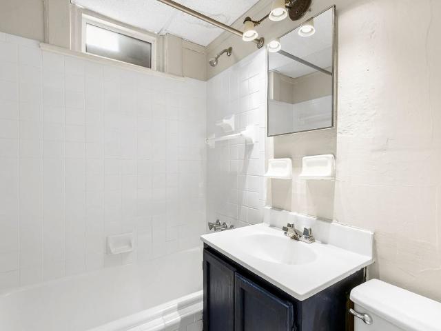 Charleston Court 1 Bedroom Apartment for Rent at 2155 11th Ct S, Birmingham, AL 35205 Five Points South
