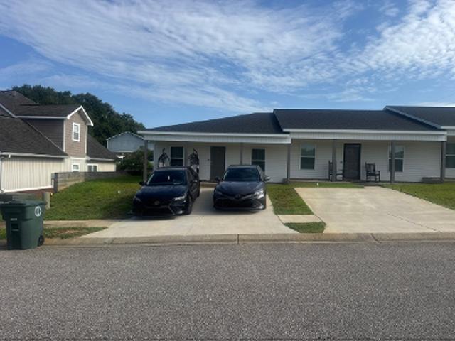Charleston Dr