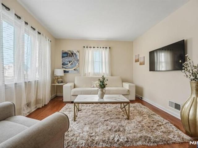 Charlton Ave, Lodi, Home For Sale