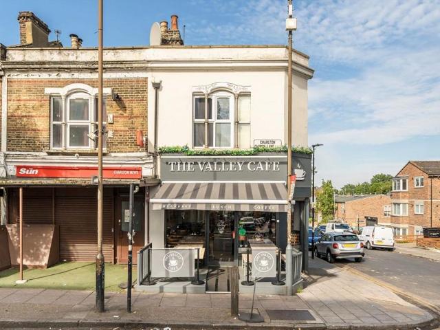 Charlton Church Lane, Charlton 3 bed flat to rent £2,000 pcm £462 pw
