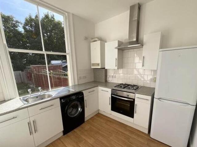 Charlton Church Lane, Charlton, 3 Bedroom Flat