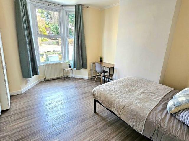 Charlton Church Lane, Charlton SE7, Room to rent, £880 pcm | PrimeLocation