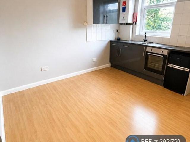 Charlton Church Lane, London, SE7 Studio to rent £1,050 pcm £242 pw