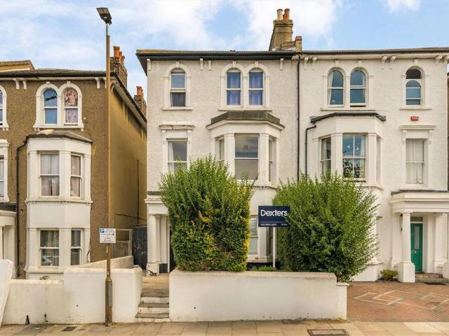 Charlton Church Lane, London SE7 1 bed flat to rent £1,600 pcm £369 pw