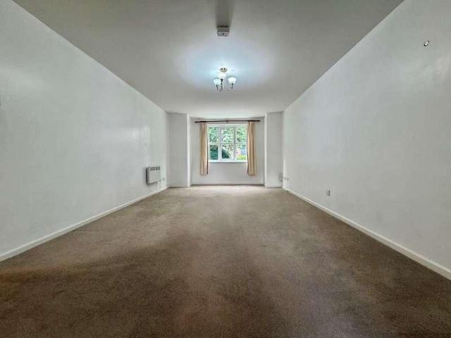 Charlton Drive, Southgate Court, M33