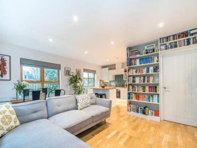 Charlton Park Lane, Charlton, 2 Bedroom Apartment