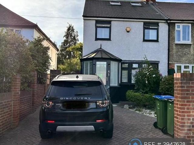 Charlton Park Lane, London, SE7 3 bed end of terrace house to rent £2,850 pcm £658 pw