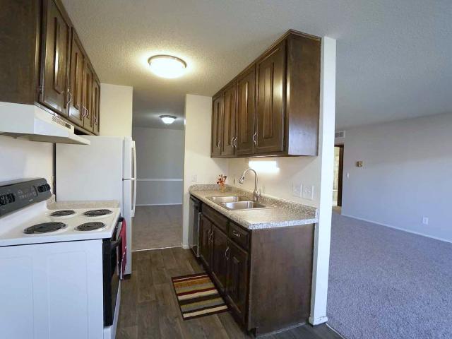Charlton Park 2 Bedroom Apartment for Rent at 100 Thompson Ave W, West St Paul, MN 55118