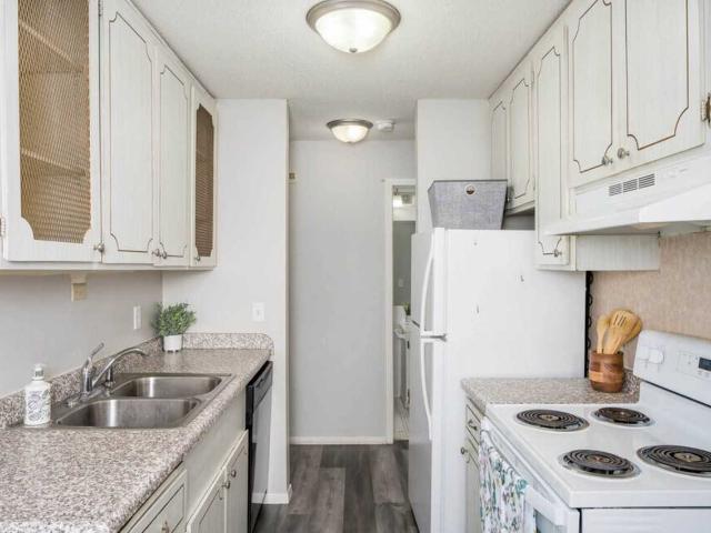 Charlton Place 1 Bedroom Apartment for Rent at 110 Thompson Ave W, West St Paul, MN 55118