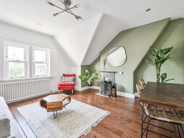 Charlton Road, Blackheath, London, SE3 1 bed flat to rent £2,000 pcm £462 pw