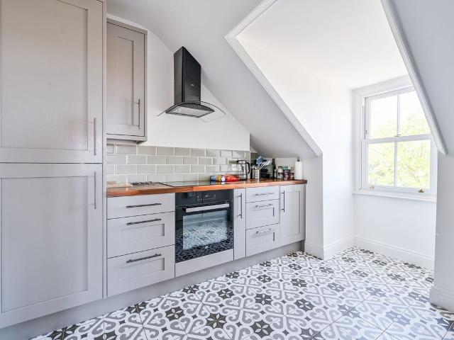 Charlton Road, Blackheath, London SE3, 1 bed flat to rent, £2,000 pcm | PrimeLocation