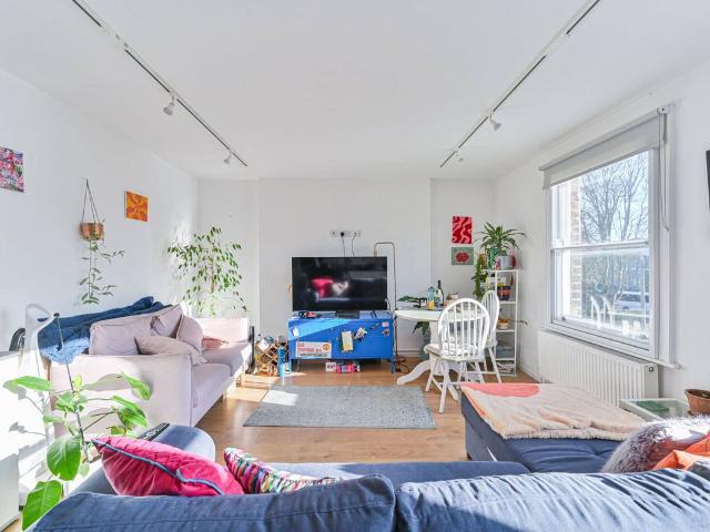 Charlton Road, Blackheath, London SE3, 3 bed flat to rent, £2,500 pcm | PrimeLocation