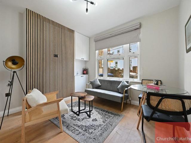 Charlton Road, London, 4 NW10, 2 bed flat to rent, £2,500 pcm | PrimeLocation