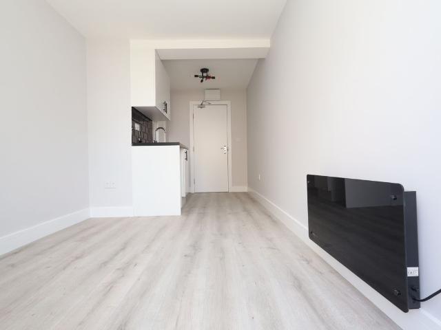 Charlton Road, Shepperton TW17, Studio to rent, £950 pcm | PrimeLocation