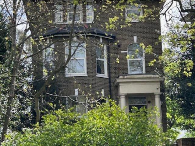 Charlton Road 2 bed flat to rent £1,750 pcm £404 pw