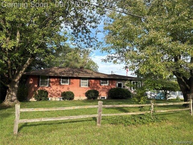 Charluene Dr, Fenton, Home For Sale