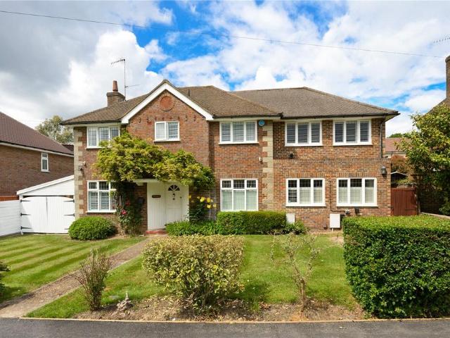 Charlwood Drive, Oxshott. 3 bed detached house to rent £5,500 pcm £1,269 pw