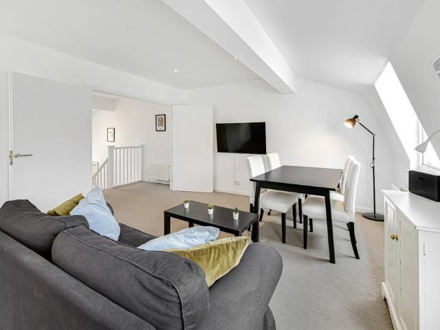 Charlwood Street, London, SW1V 1 bed terraced house to rent £2,799 pcm £646 pw