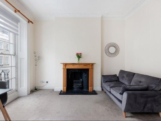 Charlwood Place, Pimlico, London. 1 bed flat to rent £2,000 pcm £462 pw