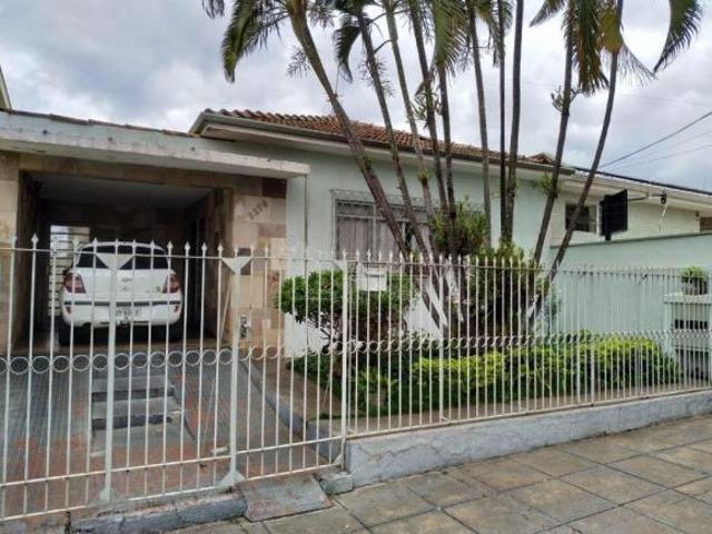 Charmosa casa a venda no Centro de Araraquara | 03 dormitorios e garagem coberta