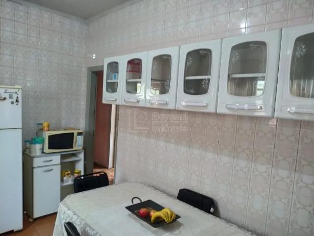 Charmosa casa à venda no Centro de Araraquara | 03 dormitórios e garagem coberta