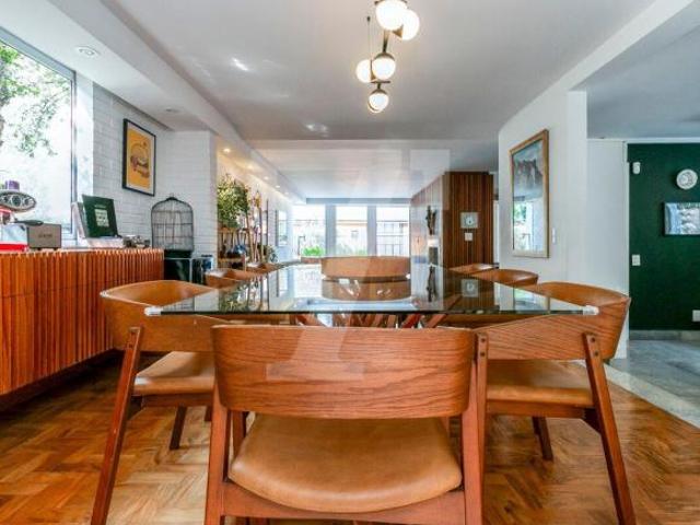 Charmosa casa à venda na Vila Madalena