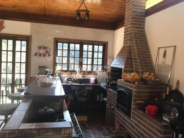 Charmosa casa em Monte Carlo, Campos do Jordão