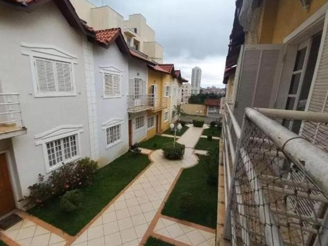 Charmosa casa em condominio fechado 2 qts 2 vgs