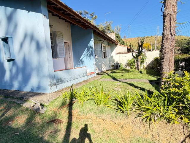 Charmosa Casa em Pirai com Jardim e Quintal Espaçoso