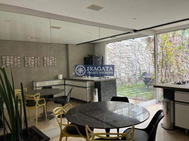 Charmosa casa reformada, com 02 suítes e incrível rooftop, à venda no Jardim Europa São Paulo/SP