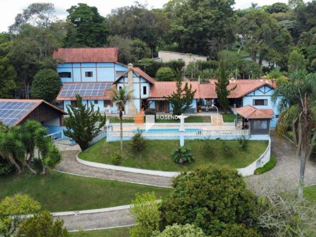 Charmosa Chácarastilo Campos do Jordão com acabamento Rústico