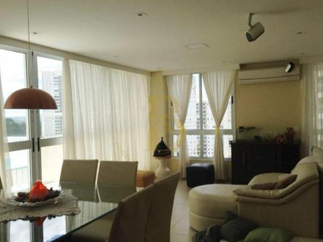 Charmosa cobertura, com linda vista, localizado no Morumbi