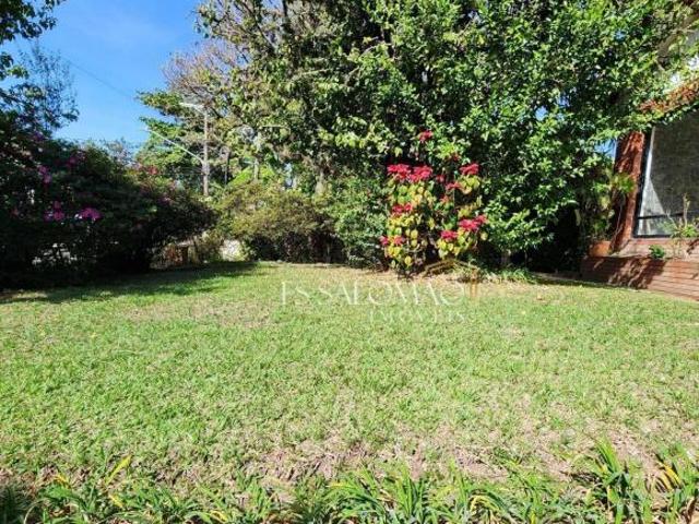 Charmosa Residência com originalidade única à Venda em um bairro planejado com suas belas praças! ?