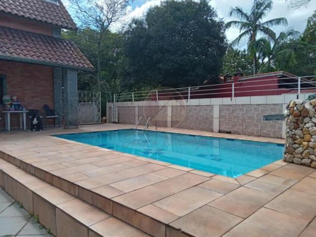 Charmosíssima casa de campo com acesso ao Rio Paraíba em Guararema