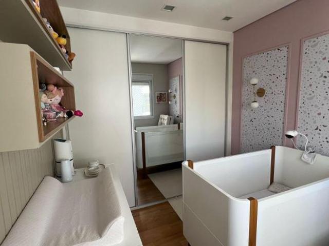 Charmoso Apartamento à Venda na Lapa