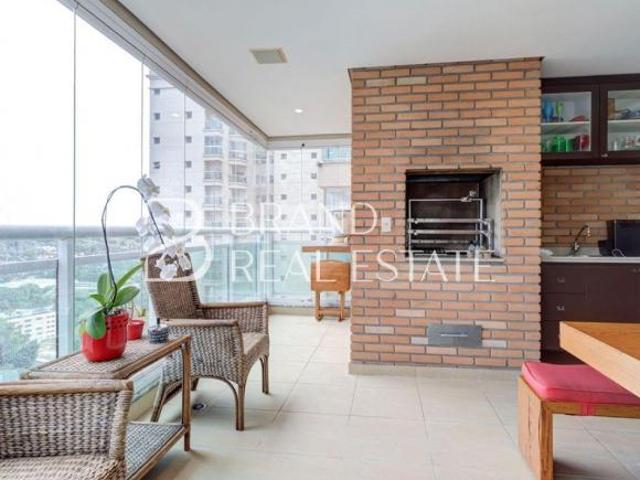 Charmoso apartamento, em andar alto, localizado no Brooklin