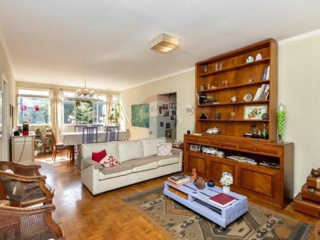 Charmoso apartamento na José Maria Lisboa