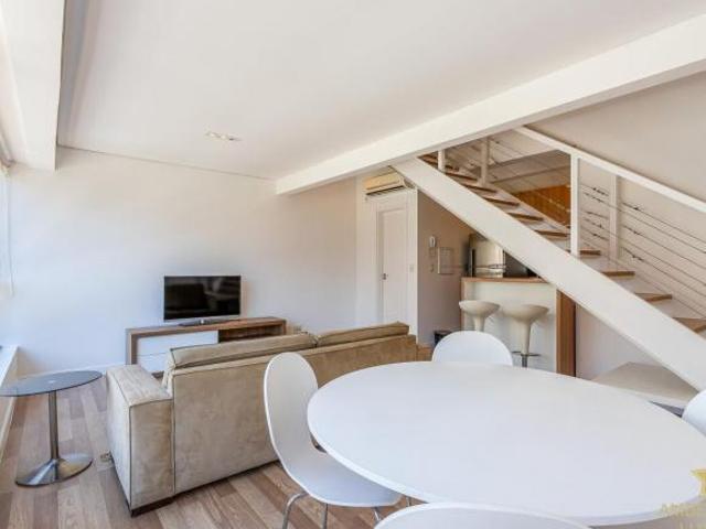 Charmoso Loft com Mezanino Perto do Shopping JK