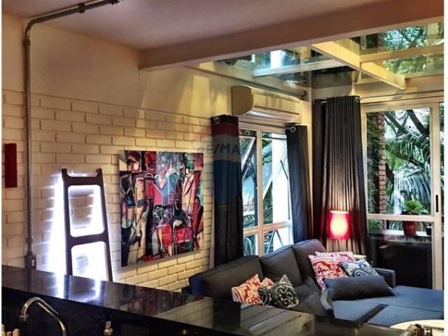 CHARMOSO LOFT EM LOCALIZAÇÃO PRIVILEGIADA