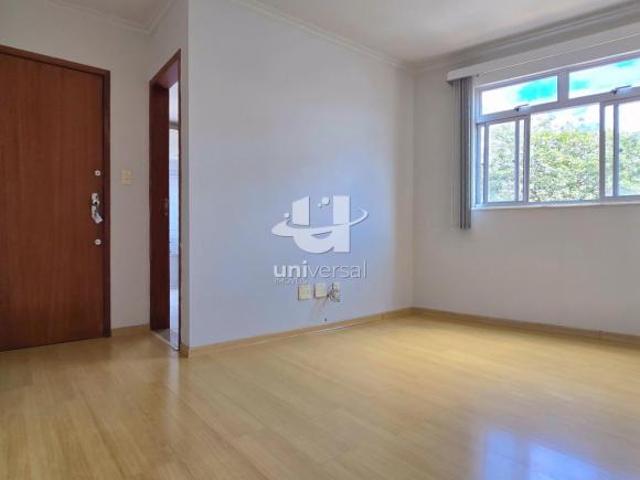 Charmoso quarto e sala no Jardim Glória, com vista, luz natural e perto do Centro