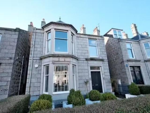 Unique 4 BA 5 bedroom terraced house for rent in Fountainhall.