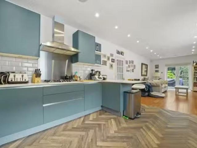 Rental! 4 BA 5 bedroom Semi Detached House to rent, St. Davids.